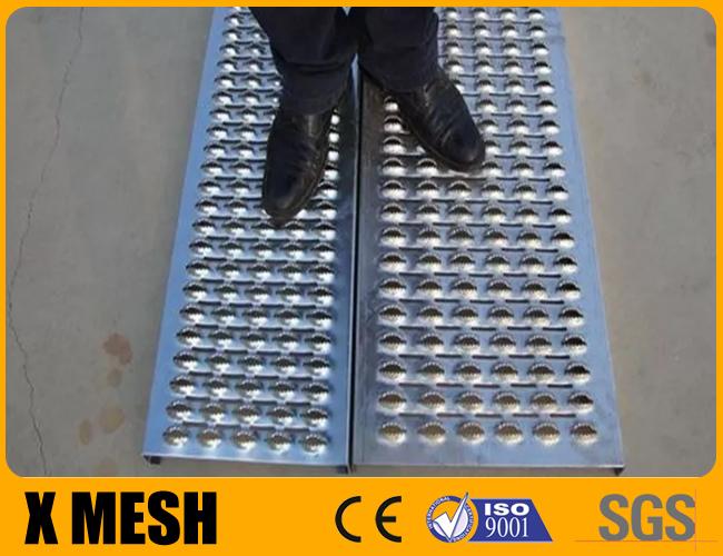 2mm Round Hole Grip Strut Galvanized Steel Grating For Stair Platform ...